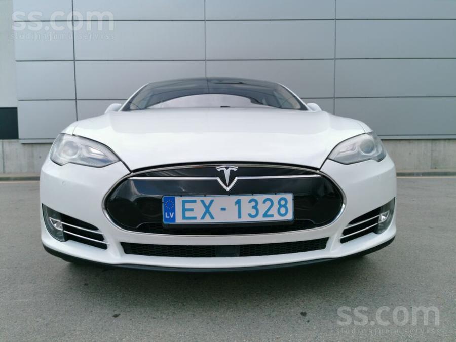 White Tesla Model S 2015 in Riga, with an engine capacity of 0.00 L and mileage of 114 thousand km for 18150 €, photo 10 on AUTOMOTO.COM.LV