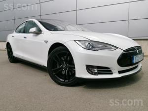 White Tesla Model S 2015 in Riga, with an engine capacity of 0.00 L and mileage of 114 thousand km for 18150 €, photo 11 on AUTOMOTO.COM.LV