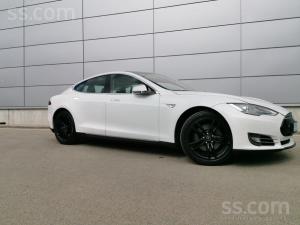 White Tesla Model S 2015 in Riga, with an engine capacity of 0.00 L and mileage of 114 thousand km for 18150 €, photo 12 on AUTOMOTO.COM.LV
