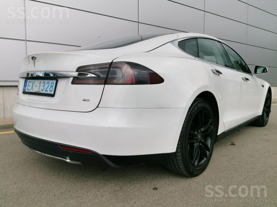 White Tesla Model S 2015 in Riga, with an engine capacity of 0.00 L and mileage of 114 thousand km for 18150 €, photo 13 on AUTOMOTO.COM.LV