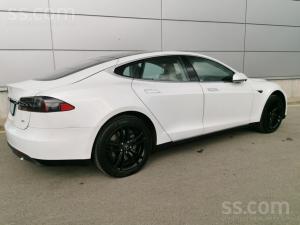 White Tesla Model S 2015 in Riga, with an engine capacity of 0.00 L and mileage of 114 thousand km for 18150 €, photo 14 on AUTOMOTO.COM.LV