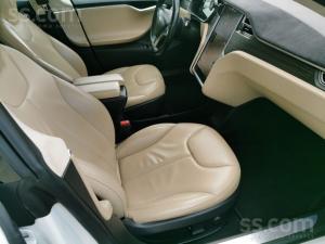 White Tesla Model S 2015 in Riga, with an engine capacity of 0.00 L and mileage of 114 thousand km for 18150 €, photo 15 on AUTOMOTO.COM.LV