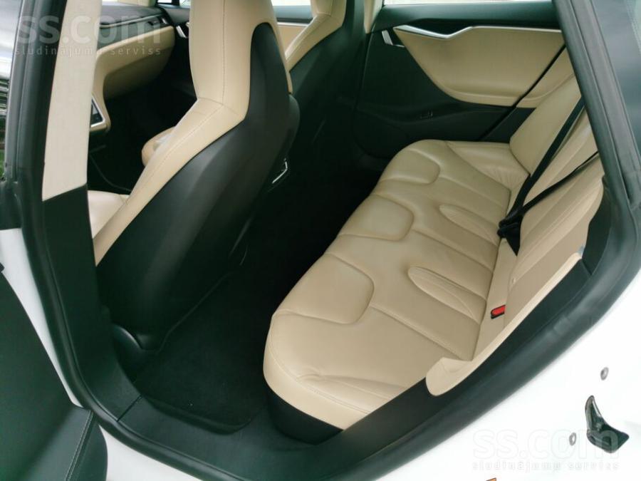 White Tesla Model S 2015 in Riga, with an engine capacity of 0.00 L and mileage of 114 thousand km for 18150 €, photo 18 on AUTOMOTO.COM.LV