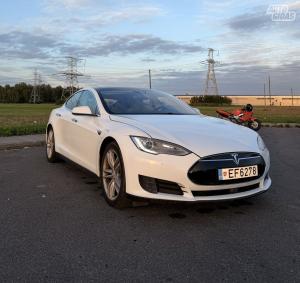 White Tesla Model S 2015 in Vilnius, with an engine capacity of 0.00 L and mileage of 215 thousand km for 17500 €, photo  on AUTOMOTO.COM.LV
