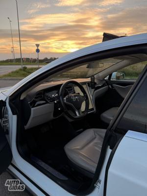 Белый Тесла Модель С 2015 в Вильнюс, объемом двигателя 0.00 л и пробегом 215 тыс. км за 17500 €, фото 13 на AUTOMOTO.COM.LV
