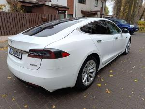 Balts Tesla Model S 2016 Viļņa, ar dzinēja tilpumu 0.00 L un nobraukumu 32 tūkst. km par 25700 €, foto 3 vietnē AUTOMOTO.COM.LV
