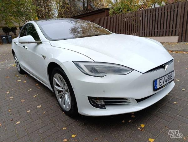 White Tesla Model S 2016 in Vilnius, with an engine capacity of 0.00 L and mileage of 32 thousand km for 25700 €, photo 2 on AUTOMOTO.COM.LV