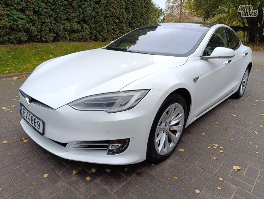 White Tesla Model S 2016 in Vilnius, with an engine capacity of 0.00 L and mileage of 32 thousand km for 25700 €, photo 1 on AUTOMOTO.COM.LV