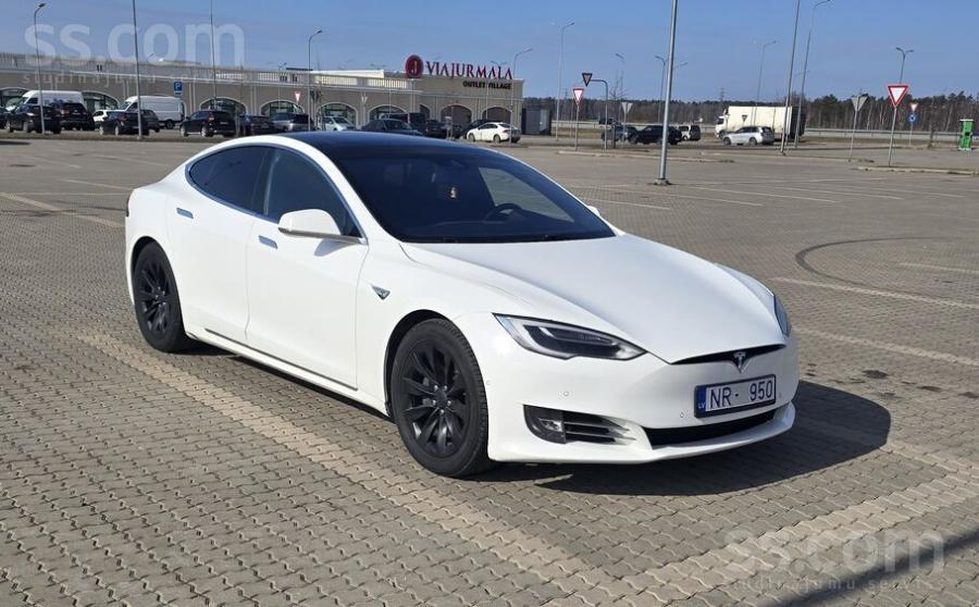 White Tesla Model S 2016 in Riga, with an engine capacity of 0.00 L and mileage of 187 thousand km for 18990 €, photo 1 on AUTOMOTO.COM.LV