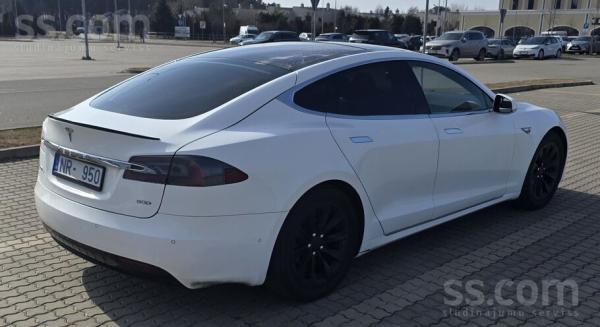 White Tesla Model S 2016 in Riga, with an engine capacity of 0.00 L and mileage of 187 thousand km for 18990 €, photo 3 on AUTOMOTO.COM.LV