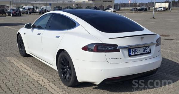 White Tesla Model S 2016 in Riga, with an engine capacity of 0.00 L and mileage of 187 thousand km for 18990 €, photo 5 on AUTOMOTO.COM.LV