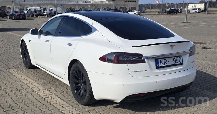 White Tesla Model S 2016 in Riga, with an engine capacity of 0.00 L and mileage of 187 thousand km for 18990 €, photo 5 on AUTOMOTO.COM.LV