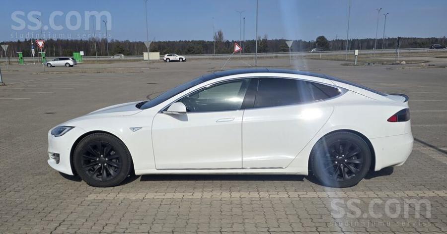 White Tesla Model S 2016 in Riga, with an engine capacity of 0.00 L and mileage of 187 thousand km for 18990 €, photo 6 on AUTOMOTO.COM.LV