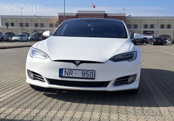 White Tesla Model S 2016 in Riga, with an engine capacity of 0.00 L and mileage of 187 thousand km for 18990 €, photo 8 on AUTOMOTO.COM.LV