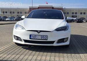 White Tesla Model S 2016 in Riga, with an engine capacity of 0.00 L and mileage of 187 thousand km for 18990 €, photo 8 on AUTOMOTO.COM.LV
