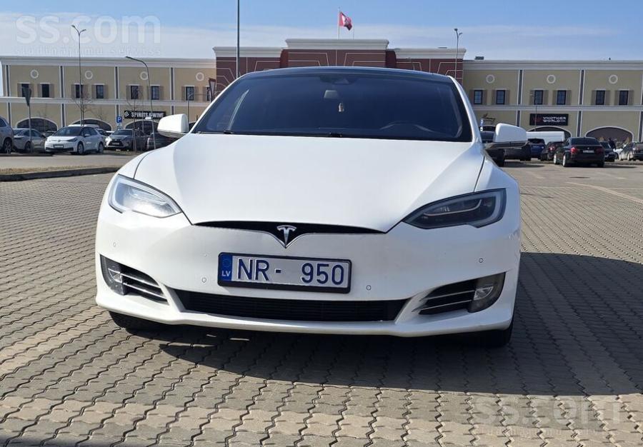 White Tesla Model S 2016 in Riga, with an engine capacity of 0.00 L and mileage of 187 thousand km for 18990 €, photo 8 on AUTOMOTO.COM.LV