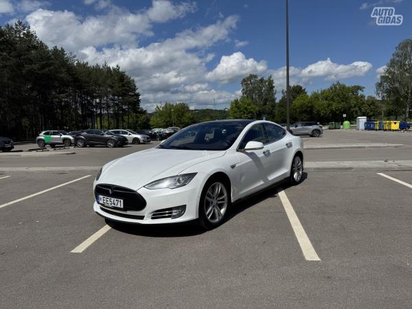 Balts Tesla Model S 2016 Kauņa, ar dzinēja tilpumu 0.00 L un nobraukumu 288 tūkst. km par 17000 €, foto 1 vietnē AUTOMOTO.COM.LV