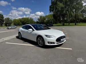 Balts Tesla Model S 2016 Kauņa, ar dzinēja tilpumu 0.00 L un nobraukumu 288 tūkst. km par 17000 €, foto 4 vietnē AUTOMOTO.COM.LV