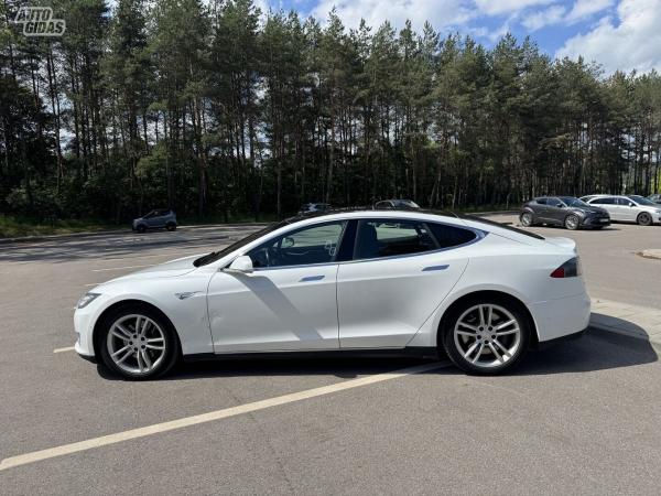 White Tesla Model S 2016 in Kaunas, with an engine capacity of 0.00 L and mileage of 288 thousand km for 17000 €, photo 8 on AUTOMOTO.COM.LV