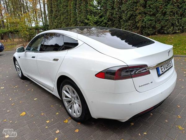 White Tesla Model S 2016 in Vilnius, with an engine capacity of 0.00 L and mileage of 32 thousand km for 25700 €, photo 4 on AUTOMOTO.COM.LV