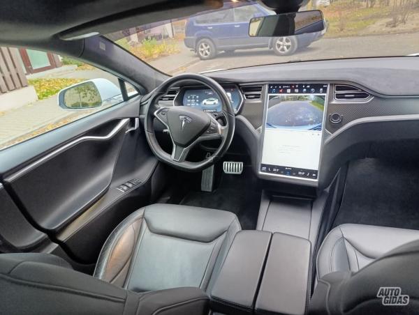 White Tesla Model S 2016 in Vilnius, with an engine capacity of 0.00 L and mileage of 32 thousand km for 25700 €, photo 7 on AUTOMOTO.COM.LV