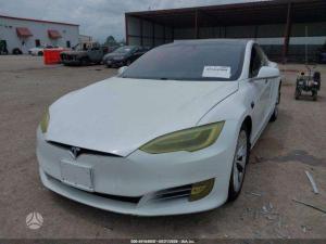 White Tesla Model S 2016 in Klaipeda, with an engine capacity of 0.00 L and mileage of 119 thousand km for 5300 €, photo 3 on AUTOMOTO.COM.LV