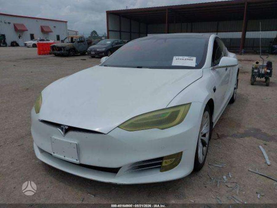 White Tesla Model S 2016 in Klaipeda, with an engine capacity of 0.00 L and mileage of 119 thousand km for 5300 €, photo 3 on AUTOMOTO.COM.LV