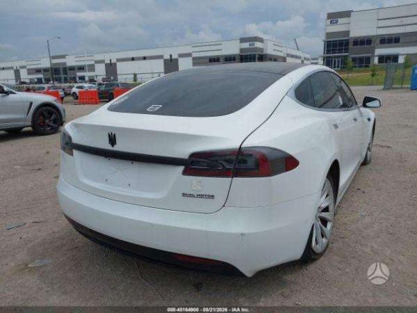Balts Tesla Model S 2016 Klaipėda, ar dzinēja tilpumu 0.00 L un nobraukumu 119 tūkst. km par 5300 €, foto 4 vietnē AUTOMOTO.COM.LV