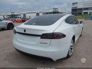 White Tesla Model S 2016 in Klaipeda, with an engine capacity of 0.00 L and mileage of 119 thousand km for 5300 €, photo 5 on AUTOMOTO.COM.LV