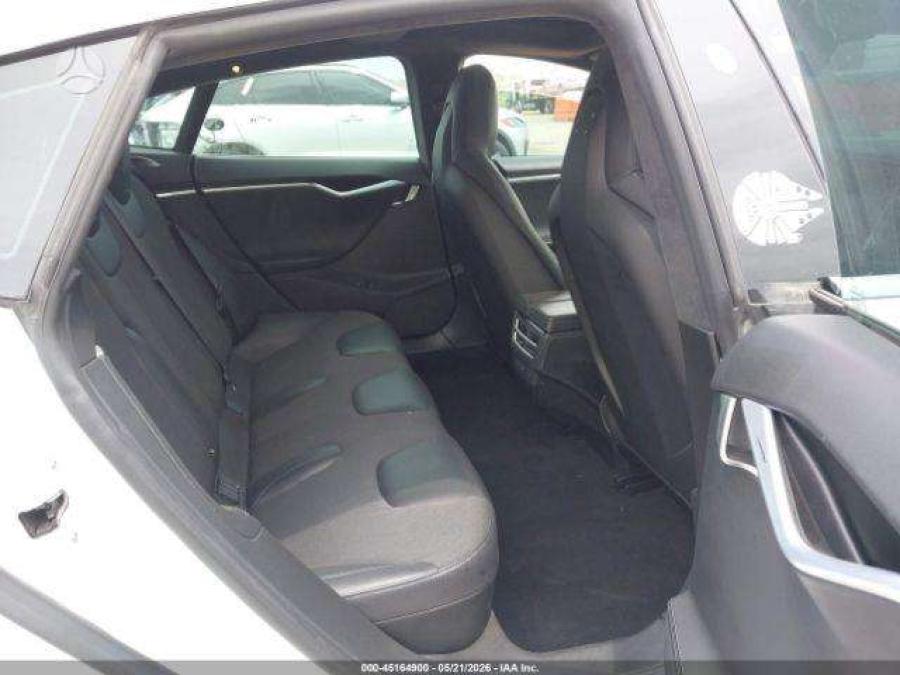 White Tesla Model S 2016 in Klaipeda, with an engine capacity of 0.00 L and mileage of 119 thousand km for 5300 €, photo 9 on AUTOMOTO.COM.LV