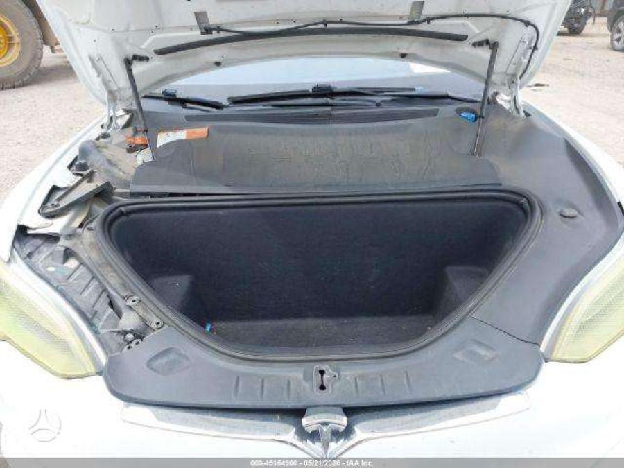 White Tesla Model S 2016 in Klaipeda, with an engine capacity of 0.00 L and mileage of 119 thousand km for 5300 €, photo 11 on AUTOMOTO.COM.LV