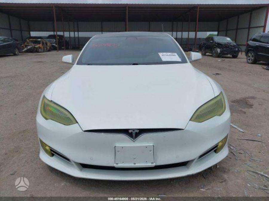 White Tesla Model S 2016 in Klaipeda, with an engine capacity of 0.00 L and mileage of 119 thousand km for 5300 €, photo 14 on AUTOMOTO.COM.LV