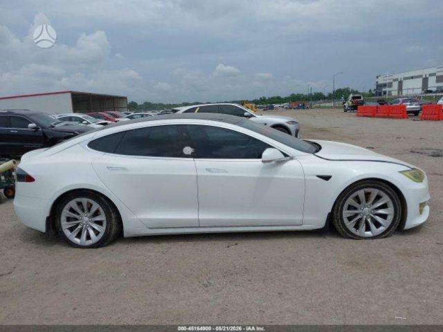 White Tesla Model S 2016 in Klaipeda, with an engine capacity of 0.00 L and mileage of 119 thousand km for 5300 €, photo 15 on AUTOMOTO.COM.LV