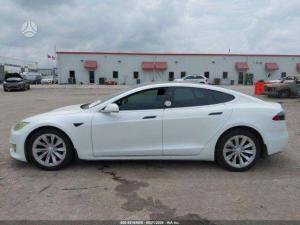 White Tesla Model S 2016 in Klaipeda, with an engine capacity of 0.00 L and mileage of 119 thousand km for 5300 €, photo 16 on AUTOMOTO.COM.LV