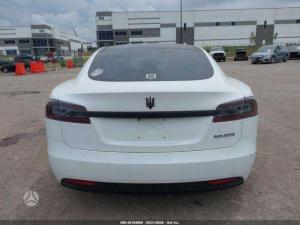 White Tesla Model S 2016 in Klaipeda, with an engine capacity of 0.00 L and mileage of 119 thousand km for 5300 €, photo 18 on AUTOMOTO.COM.LV