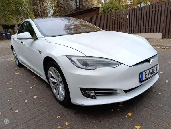 White Tesla Model S 2016 in Vilnius, with an engine capacity of 0.00 L and mileage of 33 thousand km for 25700 €, photo 2 on AUTOMOTO.COM.LV