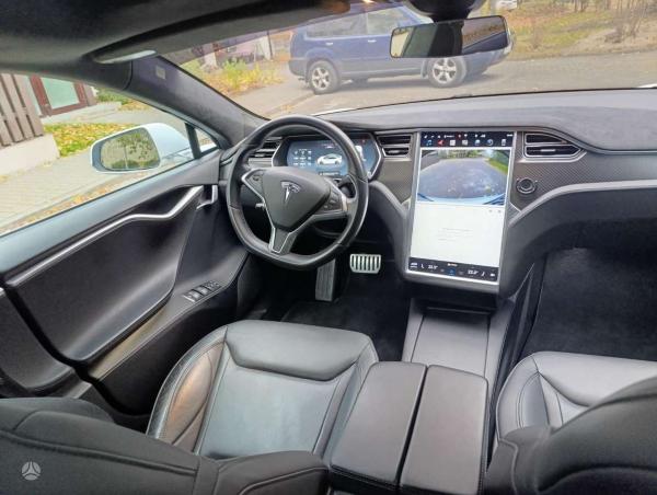White Tesla Model S 2016 in Vilnius, with an engine capacity of 0.00 L and mileage of 33 thousand km for 25700 €, photo 7 on AUTOMOTO.COM.LV