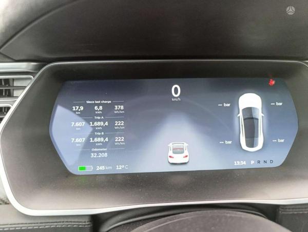 White Tesla Model S 2016 in Vilnius, with an engine capacity of 0.00 L and mileage of 33 thousand km for 25700 €, photo 10 on AUTOMOTO.COM.LV