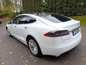 White Tesla Model S 2016 in Vilnius, with an engine capacity of 0.00 L and mileage of 32 thousand km for 25700 €, photo 5 on AUTOMOTO.COM.LV