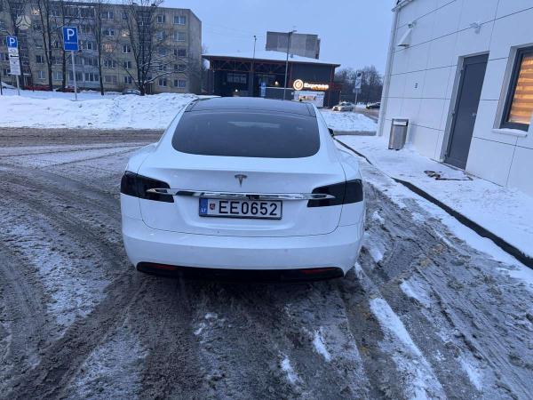 Balts Tesla Model S 2017 Kauņa, ar dzinēja tilpumu 0.00 L un nobraukumu 260 tūkst. km par 14500 €, foto 5 vietnē AUTOMOTO.COM.LV