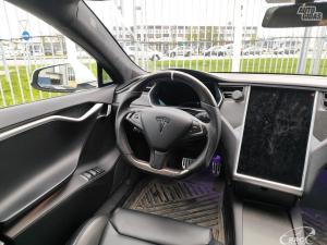 White Tesla Model S 2017 in Avizieniai, with an engine capacity of 0.00 L and mileage of 45 thousand km for 21900 €, photo 4 on AUTOMOTO.COM.LV