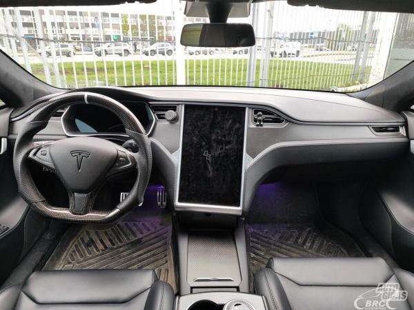 White Tesla Model S 2017 in Avizieniai, with an engine capacity of 0.00 L and mileage of 45 thousand km for 21900 €, photo 4 on AUTOMOTO.COM.LV
