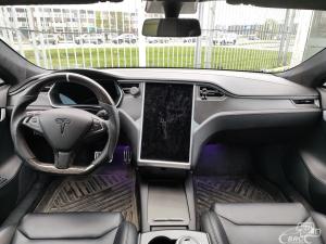 White Tesla Model S 2017 in Avizieniai, with an engine capacity of 0.00 L and mileage of 45 thousand km for 21900 €, photo 5 on AUTOMOTO.COM.LV
