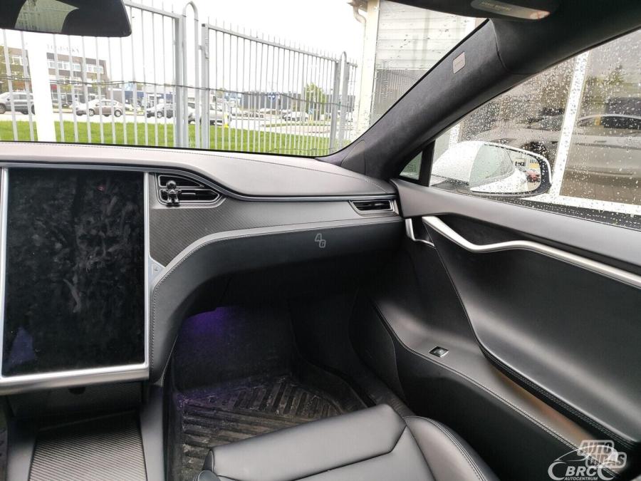 White Tesla Model S 2017 in Avizieniai, with an engine capacity of 0.00 L and mileage of 45 thousand km for 21900 €, photo 6 on AUTOMOTO.COM.LV