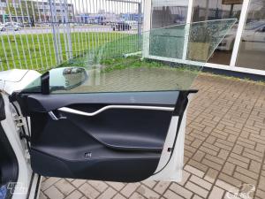 White Tesla Model S 2017 in Avizieniai, with an engine capacity of 0.00 L and mileage of 45 thousand km for 21900 €, photo 7 on AUTOMOTO.COM.LV