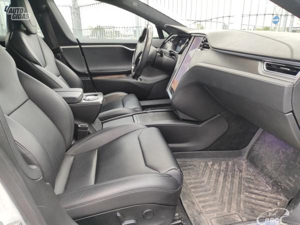 White Tesla Model S 2017 in Avizieniai, with an engine capacity of 0.00 L and mileage of 45 thousand km for 21900 €, photo 7 on AUTOMOTO.COM.LV