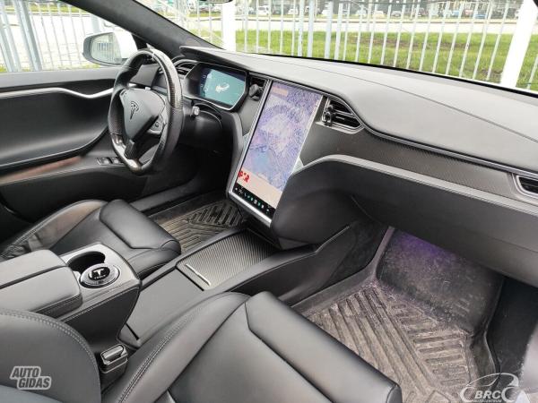 White Tesla Model S 2017 in Avizieniai, with an engine capacity of 0.00 L and mileage of 45 thousand km for 21900 €, photo 8 on AUTOMOTO.COM.LV