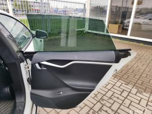White Tesla Model S 2017 in Avizieniai, with an engine capacity of 0.00 L and mileage of 45 thousand km for 21900 €, photo 10 on AUTOMOTO.COM.LV