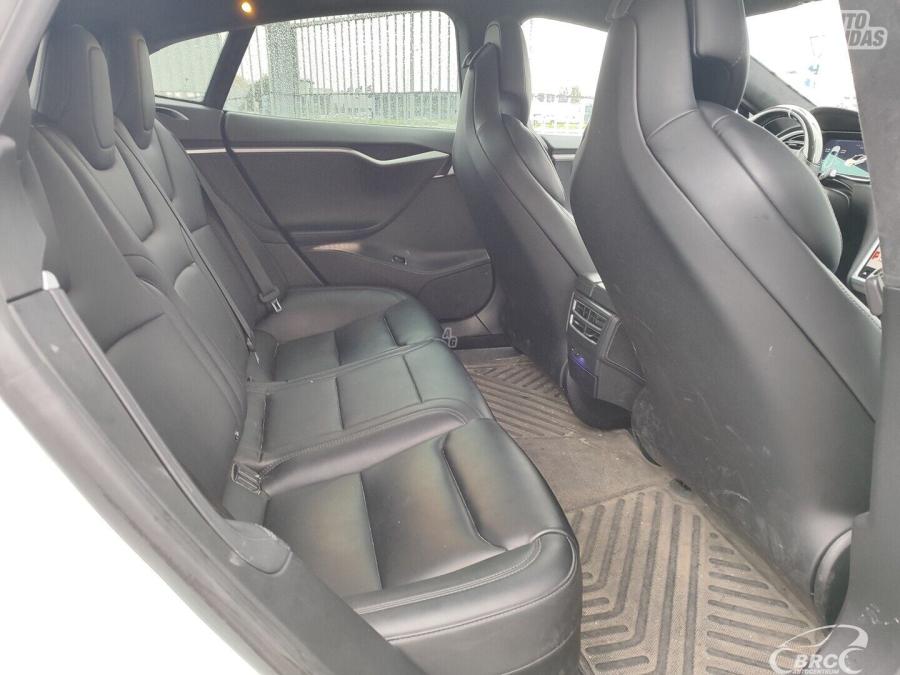 White Tesla Model S 2017 in Avizieniai, with an engine capacity of 0.00 L and mileage of 45 thousand km for 21900 €, photo 11 on AUTOMOTO.COM.LV
