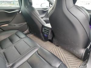 White Tesla Model S 2017 in Avizieniai, with an engine capacity of 0.00 L and mileage of 45 thousand km for 21900 €, photo 12 on AUTOMOTO.COM.LV
